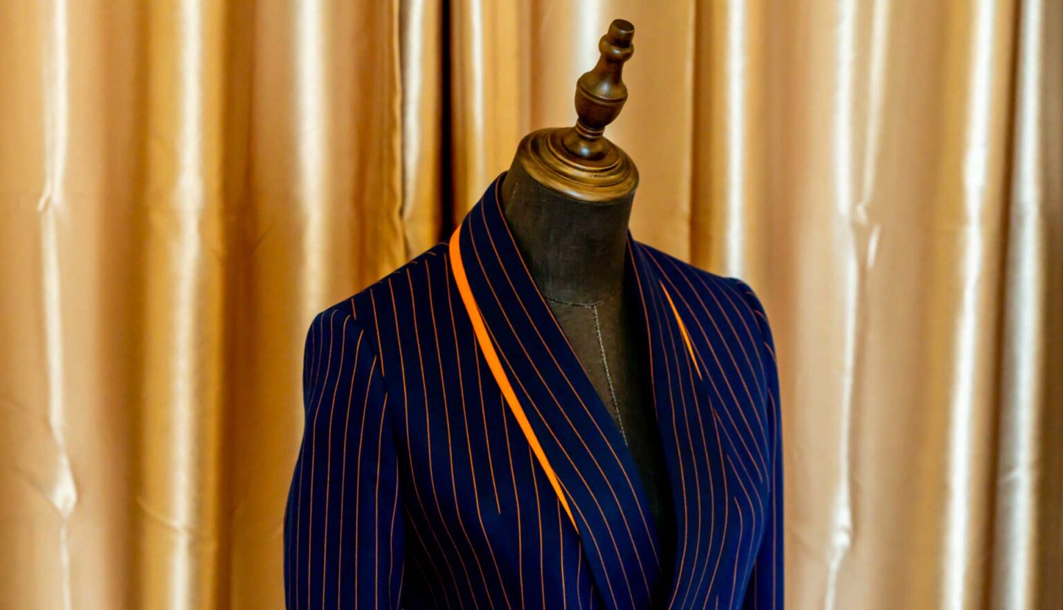 Custom Suits - Best Affordable Men & Women Suit Tailor Job